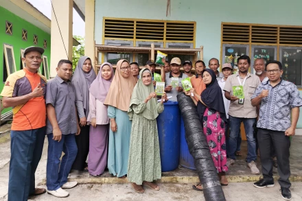 Petani Tanah Rata Belajar Buat Pupuk Organik Bersama Econusa - Negeri ...